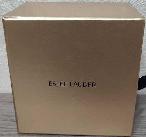 Este Lauder pleasures Lovely Ladybug parfum solid