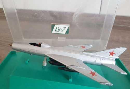 Модель самолета Су-7