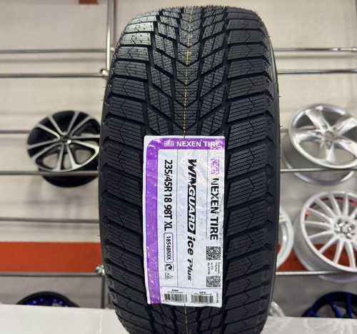 Nexen Winguard Ice Plus 235/45 R18 98T