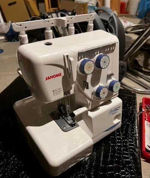 Оверлок Janome Harmony 9002D