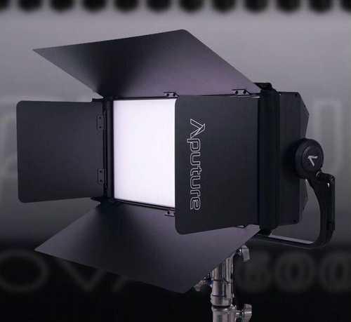 Aputure Nova P600c Barndoors