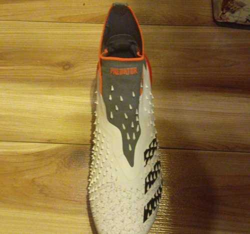 Бутсы adidas predator