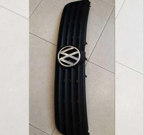 Решетка радиатора Volkswagen Passat b5