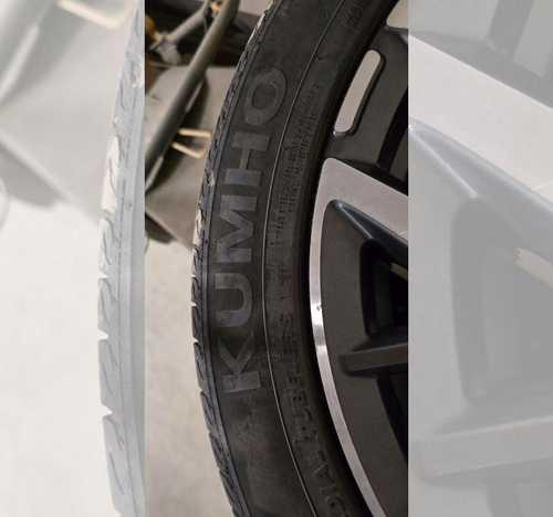 Kumho Ecsta HS51 235/45 R18 94V