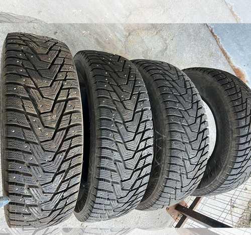 Hankook Winter I'Pike 215/70 R16