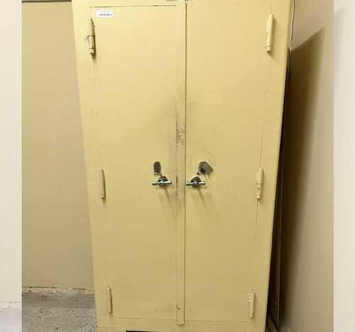 Сейф противопожарный металличес с ключом