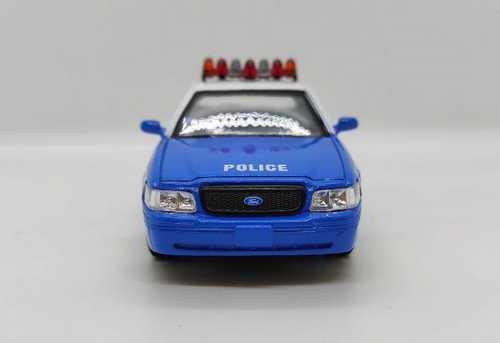 Машина Ford Crown Victoria Police Interceptor