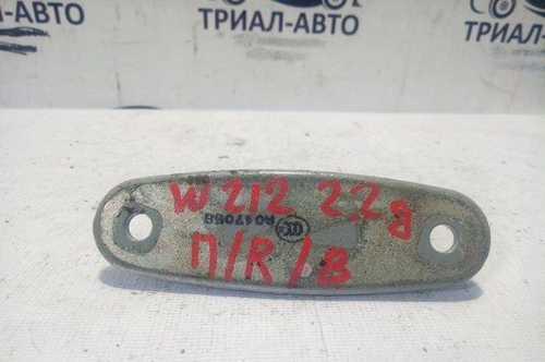 Петля двери Mercedes W204 передняя правая