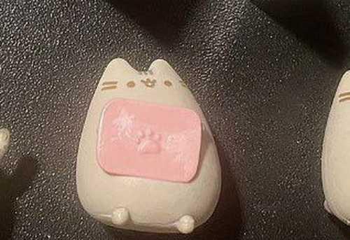 Кот Pusheen cat с ноутбуком из шок. яйца