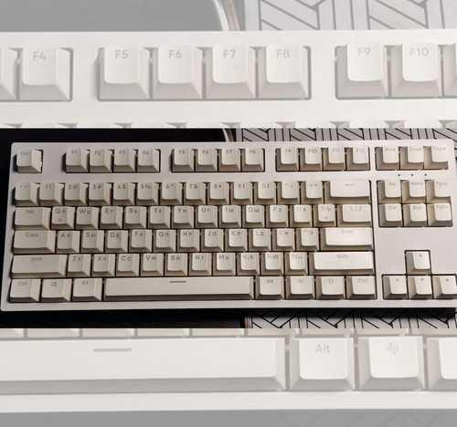 Red Square Keyrox TKL Classic возможен торг