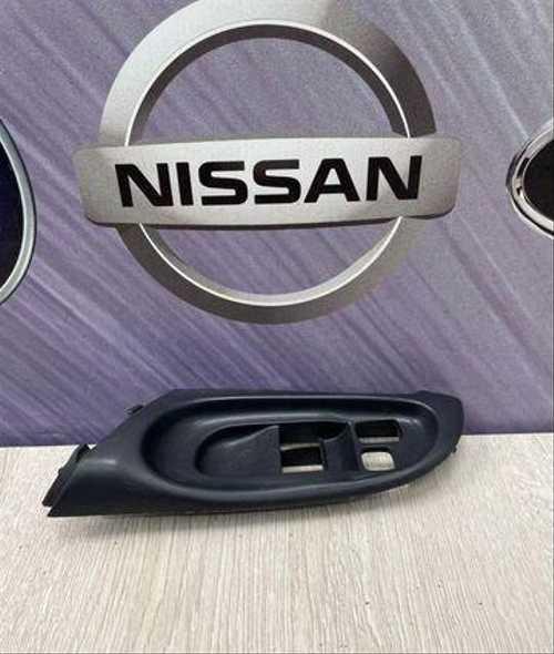 Накладка блока кнопок стеклоподъемника Nissan alme