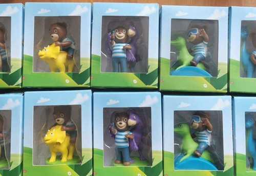 Комплект фигурок мишки Барни с динозаврами