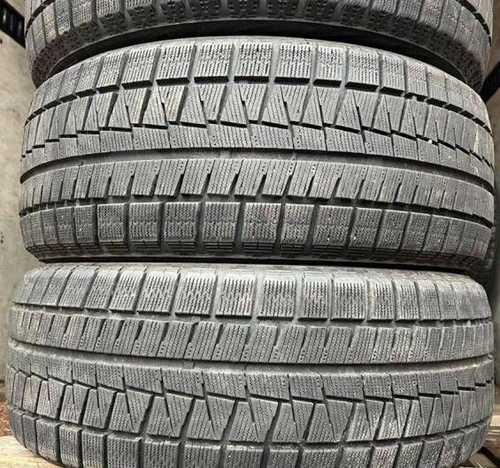 Bridgestone Blizzak Revo GZ 215/50 R17