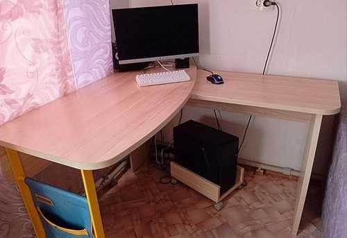 Компьютерный стол с тумбочкой