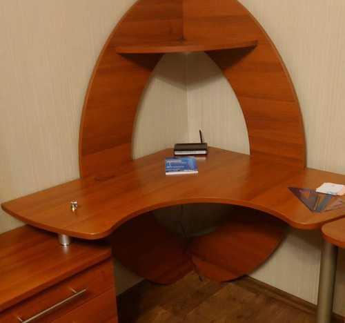 Продам стол для компьютера