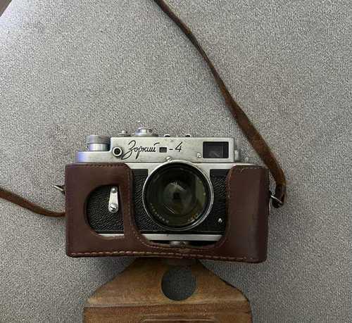 Плёночный фотоаппарат Зорький-4