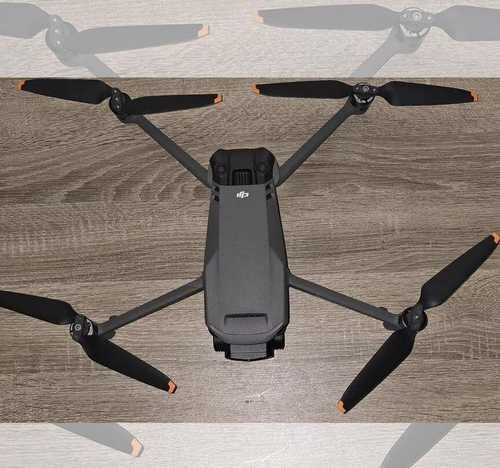 Квадрокоптер DJI Mavic 3 Pro Combo RC