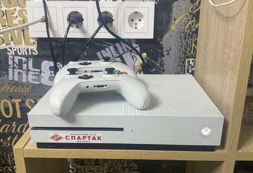 Xbox One s 2 геймпада 1tb