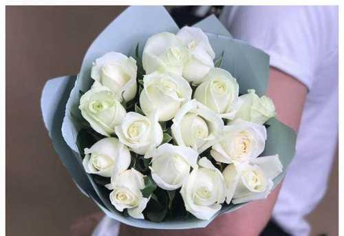 Белые розы 25 штук