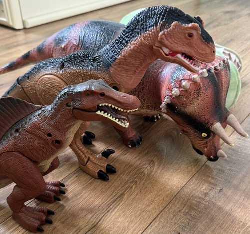 Динозавры игрушки