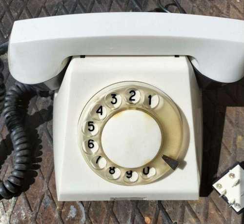 Старая модель телефона СССР