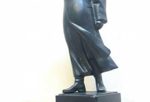 Чугунная скульптура на постаменте "И. В. Сталин"
