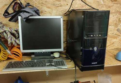 Компьютер с монитором и клавой