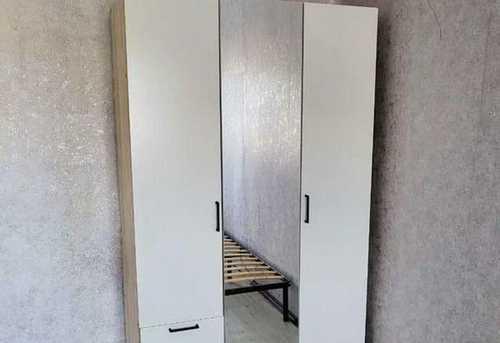 Современный шкаф с зеркалом
