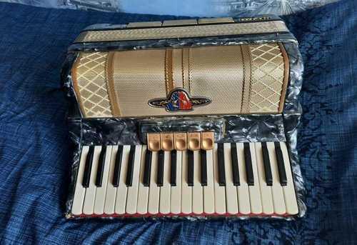 Старинный немецкий аккордеон