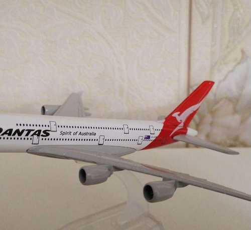 Модель самолета а380 авиакомпании qantas