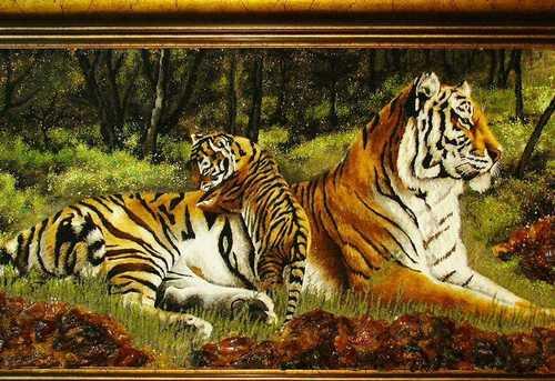 Картина из натурального янтаря - Семья тигров в ле