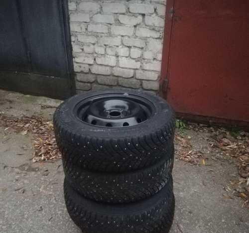 Колеса Nokian Hakkapeliitta8 185/65 R15 на дисках