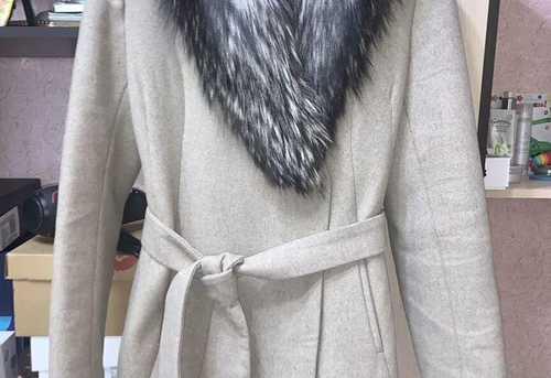 Пальто зимнее с мехом 46 размера
