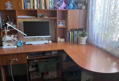 Угловой письменный стол бу в хорошем состоянии