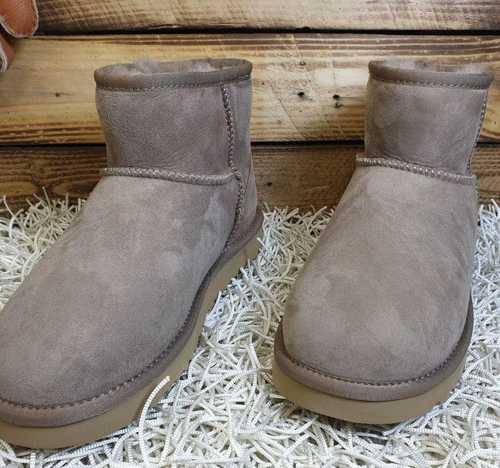 UGG Classic Mini II