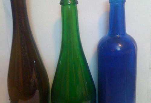 Синяя, молочная и другие бутылки
