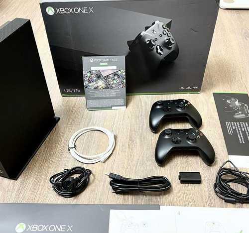 Xbox One X + 2 джойстика + 470 игр