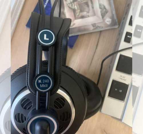 AKG K240mkII