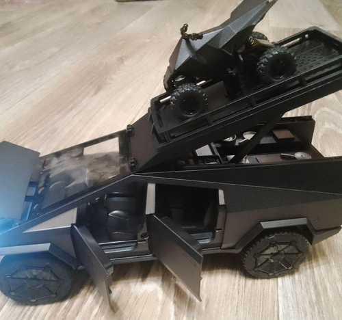 Машинка Tesla Cybertruck с квадроциклом