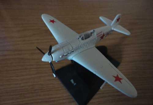 Модель истребителя Як-1