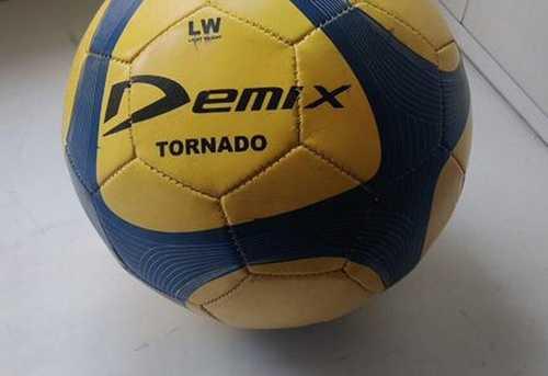Футбольный мяч demix tornado