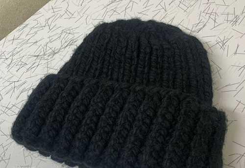 Черная вязанная шапка зимняя