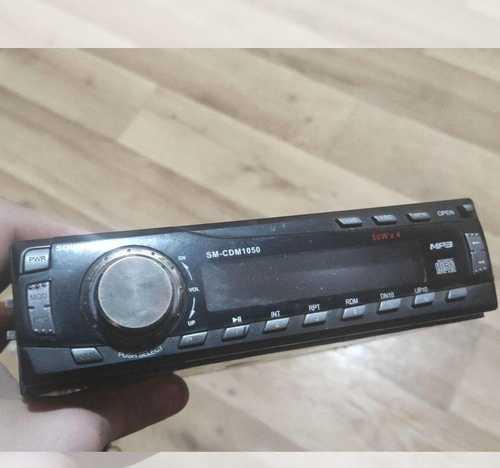 Магнитола Soundmax sm-cdm1050