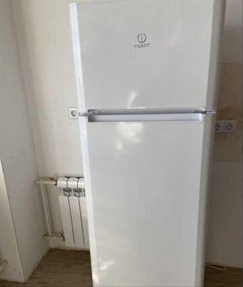 Холодильник indesit tia 16