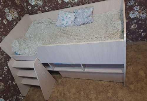 Детская кровать с подножкой,с ящиком для белья