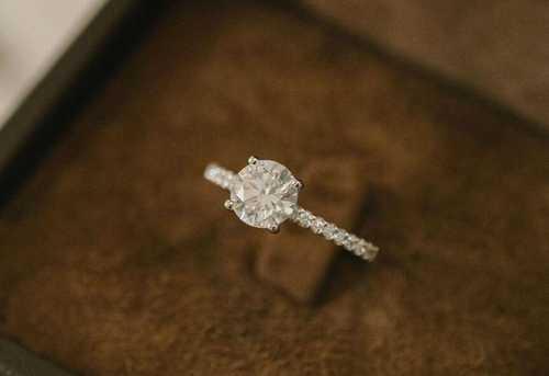 Помолвочное кольцо с брилиантом 0,3 на заказ 750