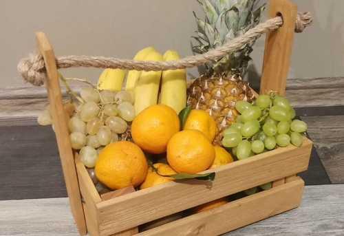 Подарочная корзинка с фруктами