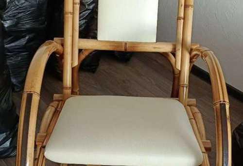 Кресло качалка из бамбука