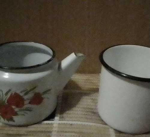Эмалированные чайник и кружка СССР