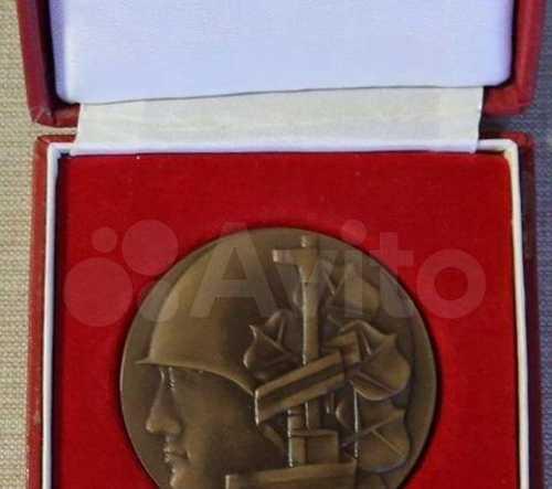 Настольная тяжелая медаль армия Чехословакии чсср